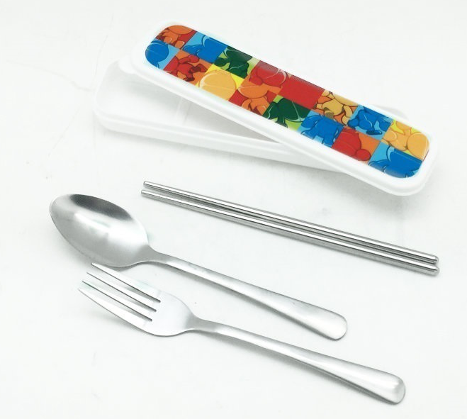 menyediakan peralatan dan perlengkapan dapur berbahan dasar stainless steel